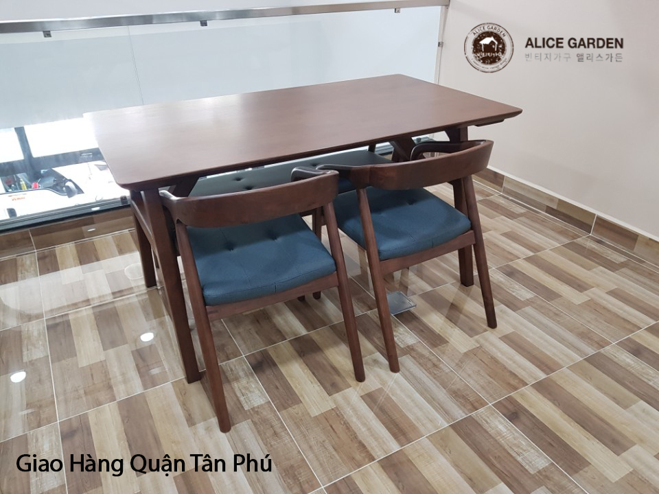 Sophia - bộ bàn ăn 4 ghế ngồi bằng gỗ dành cho chung cư, nhà bếp nhỏ